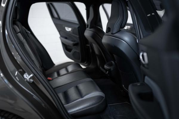 Volvo V40 2020 in Tallinn, with an engine capacity of 2.00 L and mileage of 285 thousand km for 15490 €, photo 9 on AUTOMOTO.COM.LV
