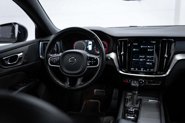 Volvo V40 2020 in Tallinn, with an engine capacity of 2.00 L and mileage of 285 thousand km for 15490 €, photo 10 on AUTOMOTO.COM.LV