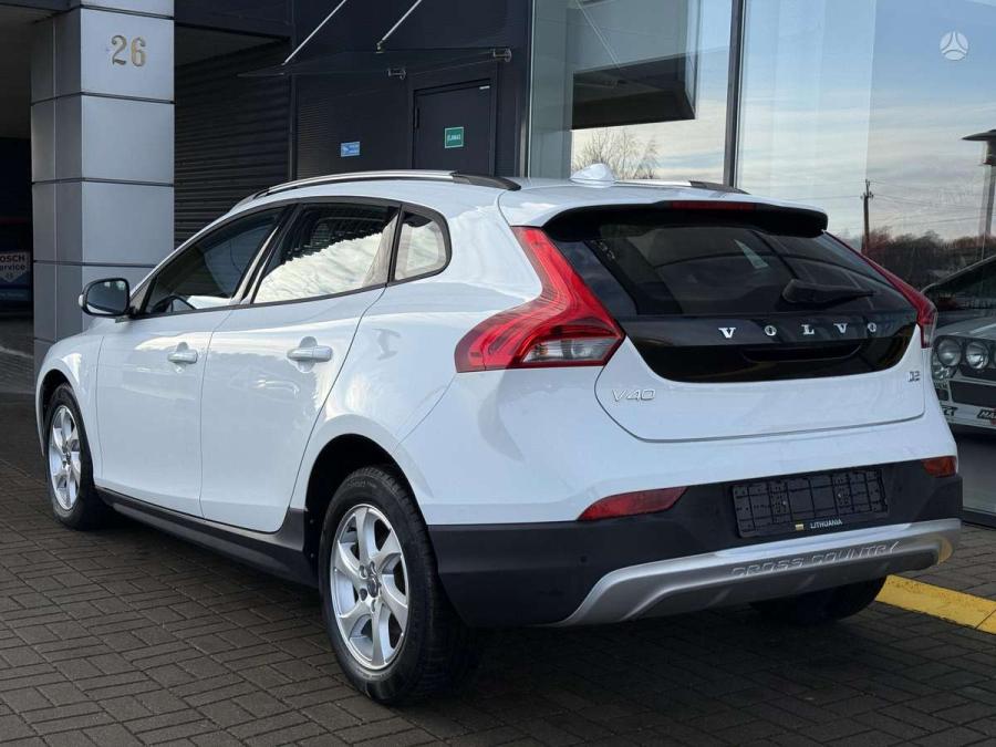 Balts Volvo V40 2015 Viļņa, ar dzinēja tilpumu 1.56 L un nobraukumu 50 tūkst. km par 10499 €, foto 5 vietnē AUTOMOTO.COM.LV