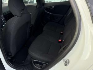 Balts Volvo V40 2015 Viļņa, ar dzinēja tilpumu 1.56 L un nobraukumu 50 tūkst. km par 10499 €, foto 12 vietnē AUTOMOTO.COM.LV