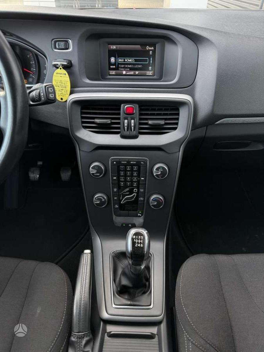 Balts Volvo V40 2015 Viļņa, ar dzinēja tilpumu 1.56 L un nobraukumu 50 tūkst. km par 10499 €, foto 13 vietnē AUTOMOTO.COM.LV