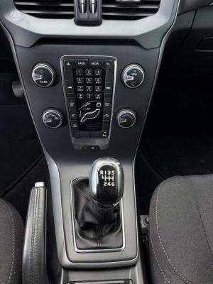 Balts Volvo V40 2015 Viļņa, ar dzinēja tilpumu 1.56 L un nobraukumu 50 tūkst. km par 10499 €, foto 14 vietnē AUTOMOTO.COM.LV