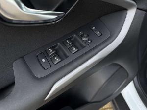 Balts Volvo V40 2015 Viļņa, ar dzinēja tilpumu 1.56 L un nobraukumu 50 tūkst. km par 10499 €, foto 15 vietnē AUTOMOTO.COM.LV
