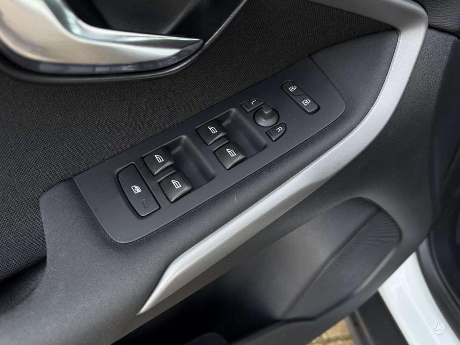 Balts Volvo V40 2015 Viļņa, ar dzinēja tilpumu 1.56 L un nobraukumu 50 tūkst. km par 10499 €, foto 15 vietnē AUTOMOTO.COM.LV