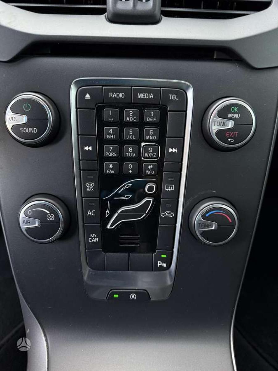Balts Volvo V40 2015 Viļņa, ar dzinēja tilpumu 1.56 L un nobraukumu 50 tūkst. km par 10499 €, foto 17 vietnē AUTOMOTO.COM.LV
