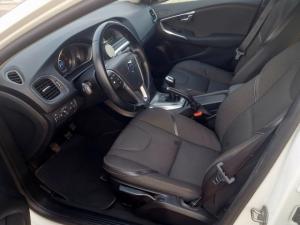 Balts Volvo V40 2005 Cēsis, ar dzinēja tilpumu 2.00 L un nobraukumu 258 tūkst. km par 8500 €, foto 2 vietnē AUTOMOTO.COM.LV