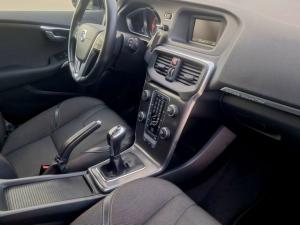 Balts Volvo V40 2005 Cēsis, ar dzinēja tilpumu 2.00 L un nobraukumu 258 tūkst. km par 8500 €, foto 4 vietnē AUTOMOTO.COM.LV