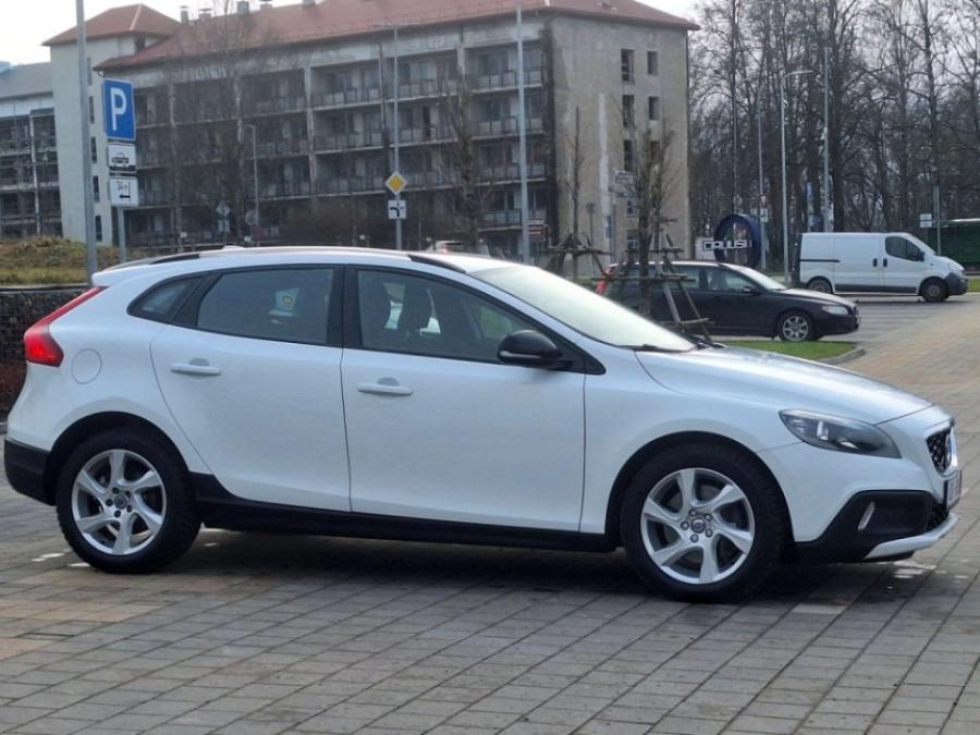 Balts Volvo V40 2005 Cēsis, ar dzinēja tilpumu 2.00 L un nobraukumu 258 tūkst. km par 8500 €, foto 12 vietnē AUTOMOTO.COM.LV