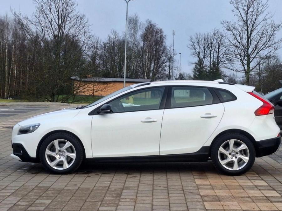 Balts Volvo V40 2005 Cēsis, ar dzinēja tilpumu 2.00 L un nobraukumu 258 tūkst. km par 8500 €, foto 13 vietnē AUTOMOTO.COM.LV