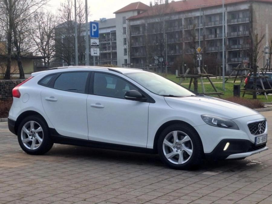 Balts Volvo V40 2005 Cēsis, ar dzinēja tilpumu 2.00 L un nobraukumu 258 tūkst. km par 8500 €, foto 18 vietnē AUTOMOTO.COM.LV