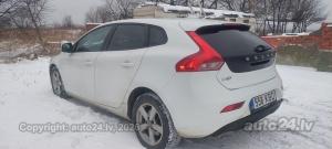 White Volvo V40 2012 in Tallinn, with an engine capacity of 1.60 L and mileage of 273 thousand km for 6300 €, photo 4 on AUTOMOTO.COM.LV