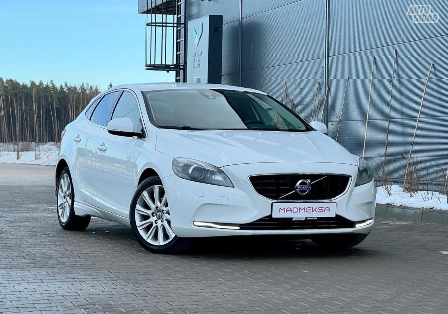 Balts Volvo V40 2012 Viļņa, ar dzinēja tilpumu 1.60 L un nobraukumu 303 tūkst. km par 5490 €, foto 1 vietnē AUTOMOTO.COM.LV