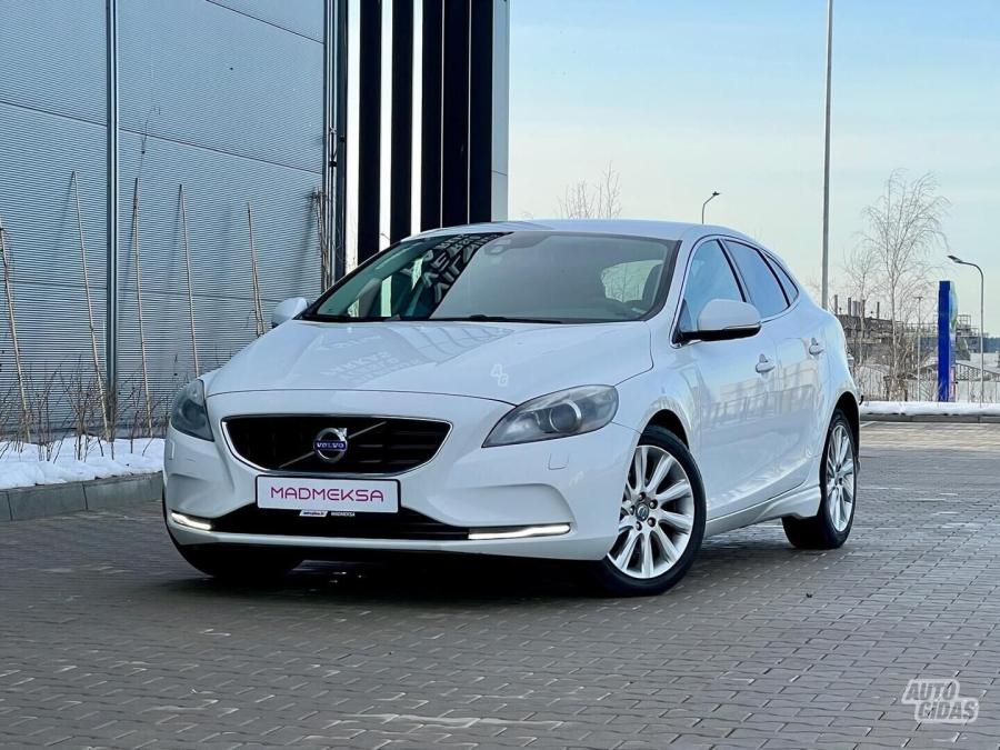 Balts Volvo V40 2012 Viļņa, ar dzinēja tilpumu 1.60 L un nobraukumu 303 tūkst. km par 5490 €, foto 4 vietnē AUTOMOTO.COM.LV