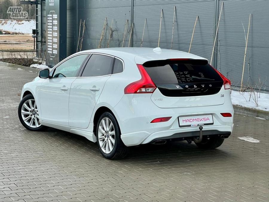 Balts Volvo V40 2012 Viļņa, ar dzinēja tilpumu 1.60 L un nobraukumu 303 tūkst. km par 5490 €, foto 6 vietnē AUTOMOTO.COM.LV