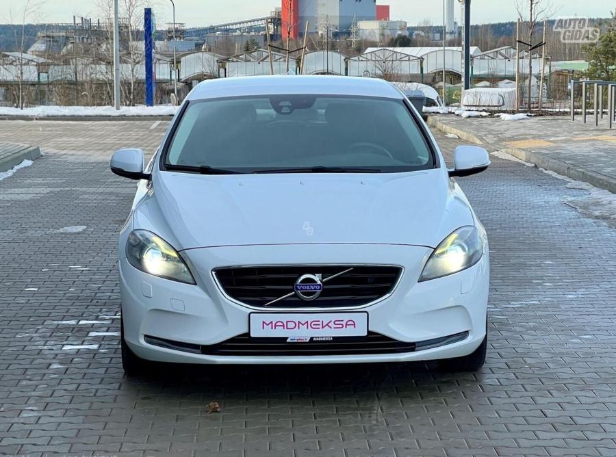 Balts Volvo V40 2012 Viļņa, ar dzinēja tilpumu 1.60 L un nobraukumu 303 tūkst. km par 5490 €, foto 11 vietnē AUTOMOTO.COM.LV