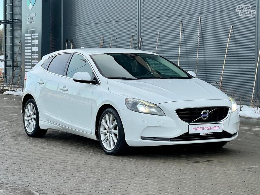 Balts Volvo V40 2012 Viļņa, ar dzinēja tilpumu 1.60 L un nobraukumu 303 tūkst. km par 5490 €, foto 15 vietnē AUTOMOTO.COM.LV