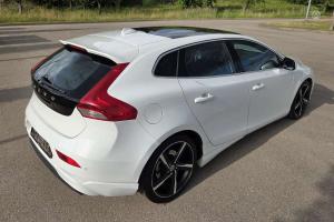 White Volvo V40 2012 in Kaunas, with an engine capacity of 1.98 L and mileage of 255 thousand km for 7250 €, photo 10 on AUTOMOTO.COM.LV