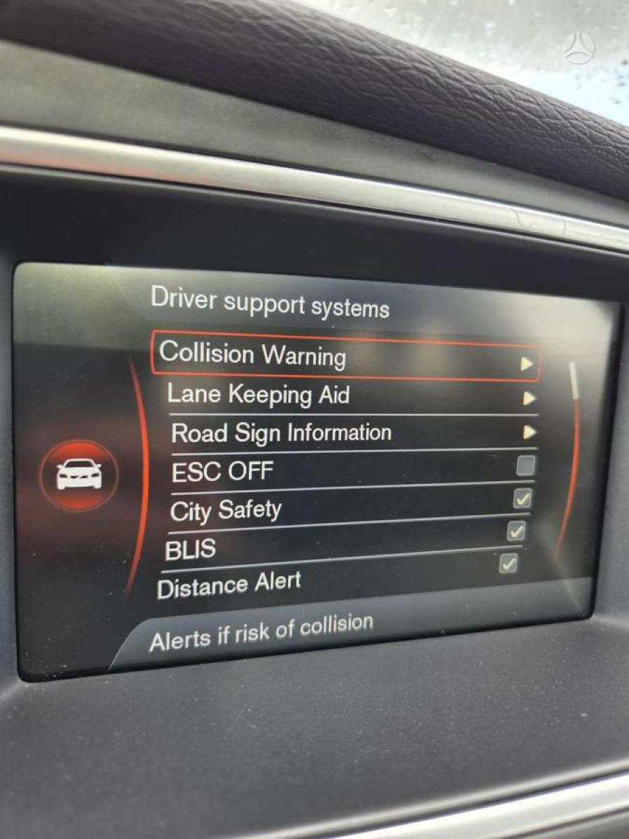 White Volvo V40 2012 in Kaunas, with an engine capacity of 1.98 L and mileage of 255 thousand km for 7250 €, photo 16 on AUTOMOTO.COM.LV