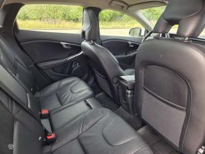 White Volvo V40 2012 in Kaunas, with an engine capacity of 1.98 L and mileage of 255 thousand km for 7250 €, photo 20 on AUTOMOTO.COM.LV