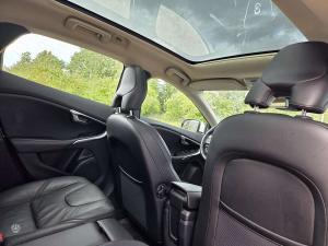 White Volvo V40 2012 in Kaunas, with an engine capacity of 1.98 L and mileage of 255 thousand km for 7250 €, photo 21 on AUTOMOTO.COM.LV