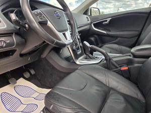 White Volvo V40 2012 in Kaunas, with an engine capacity of 1.98 L and mileage of 255 thousand km for 7250 €, photo 22 on AUTOMOTO.COM.LV