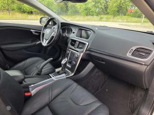 White Volvo V40 2012 in Kaunas, with an engine capacity of 1.98 L and mileage of 255 thousand km for 7250 €, photo 27 on AUTOMOTO.COM.LV