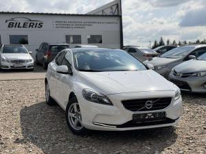 White Volvo V40 2012 in Utena, with an engine capacity of 1.56 L and mileage of 280 thousand km for 4990 €, photo  on AUTOMOTO.COM.LV