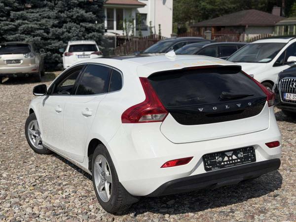 Balts Volvo V40 2012 Utena, ar dzinēja tilpumu 1.56 L un nobraukumu 280 tūkst. km par 4990 €, foto 4 vietnē AUTOMOTO.COM.LV