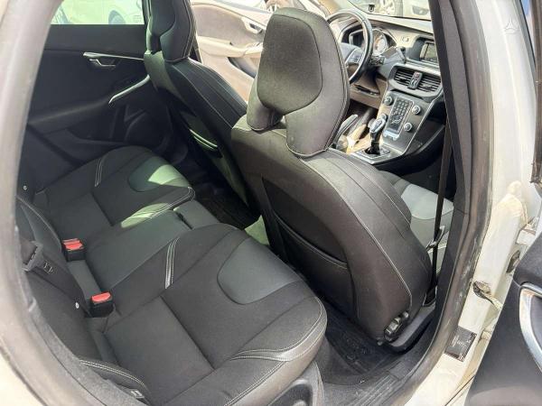 Balts Volvo V40 2012 Utena, ar dzinēja tilpumu 1.56 L un nobraukumu 280 tūkst. km par 4990 €, foto 8 vietnē AUTOMOTO.COM.LV