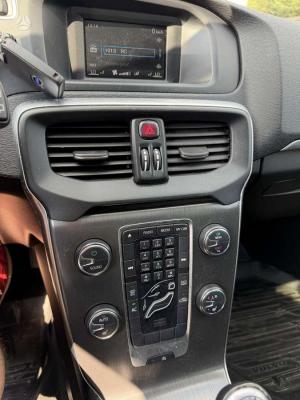 Balts Volvo V40 2012 Utena, ar dzinēja tilpumu 1.56 L un nobraukumu 280 tūkst. km par 4990 €, foto 12 vietnē AUTOMOTO.COM.LV