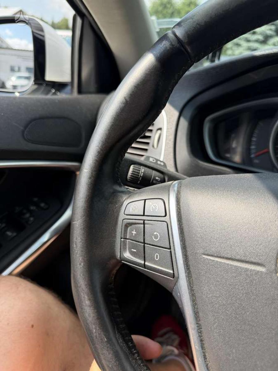 Balts Volvo V40 2012 Utena, ar dzinēja tilpumu 1.56 L un nobraukumu 280 tūkst. km par 4990 €, foto 13 vietnē AUTOMOTO.COM.LV