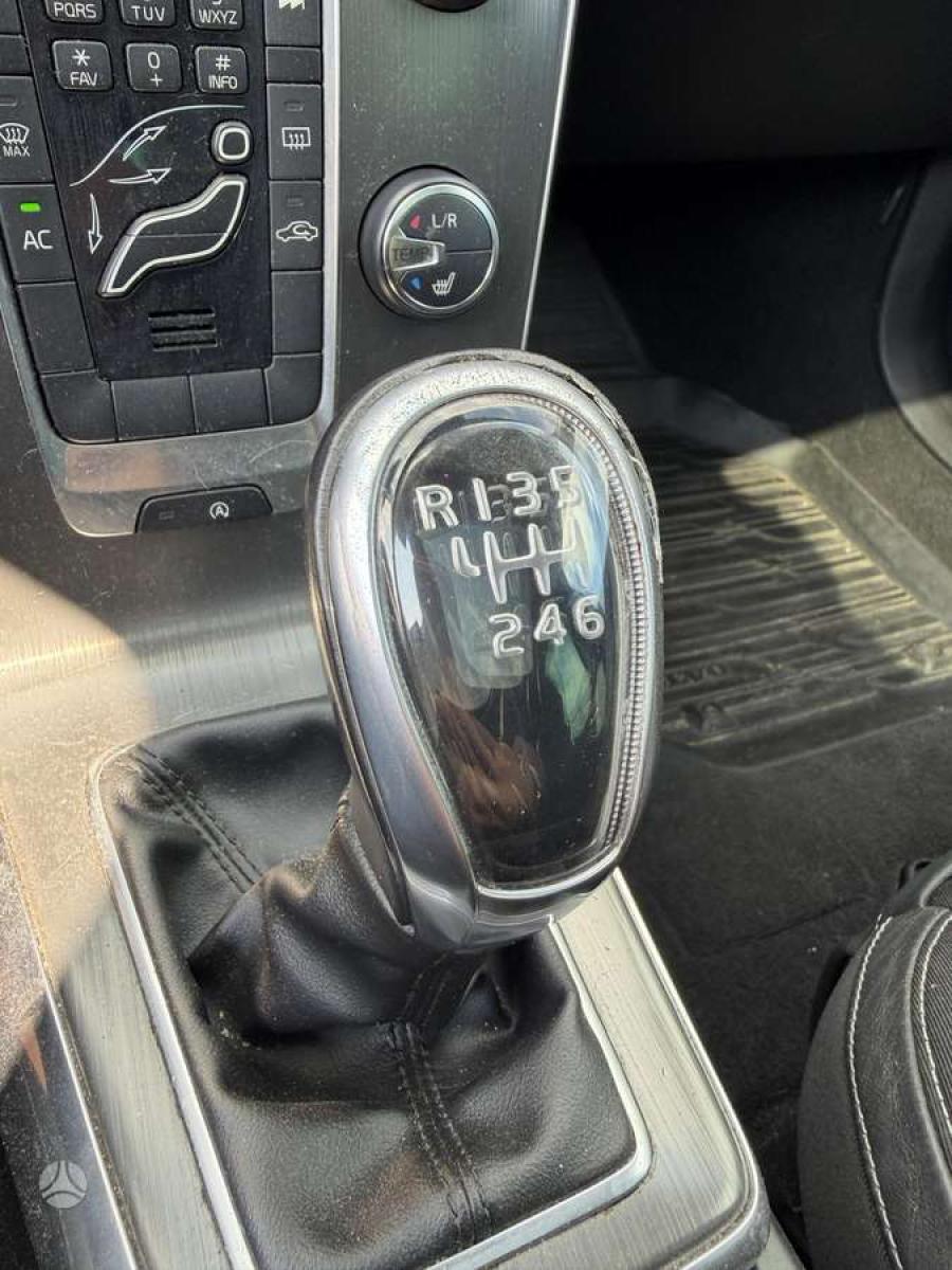 Balts Volvo V40 2012 Utena, ar dzinēja tilpumu 1.56 L un nobraukumu 280 tūkst. km par 4990 €, foto 14 vietnē AUTOMOTO.COM.LV