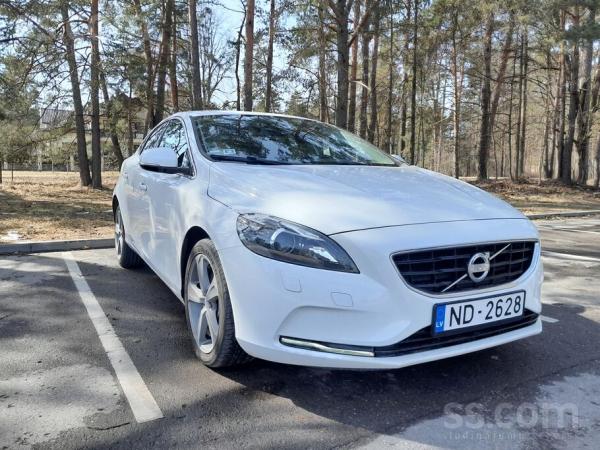 Balts Volvo V40 2012 Daugavpils, ar dzinēja tilpumu 2.00 L un nobraukumu 201 tūkst. km par 7300 €, foto 2 vietnē AUTOMOTO.COM.LV