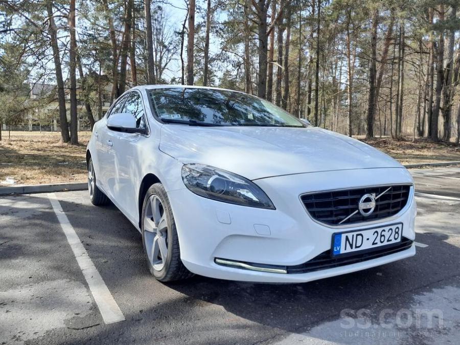 Balts Volvo V40 2012 Daugavpils, ar dzinēja tilpumu 2.00 L un nobraukumu 201 tūkst. km par 7300 €, foto 3 vietnē AUTOMOTO.COM.LV