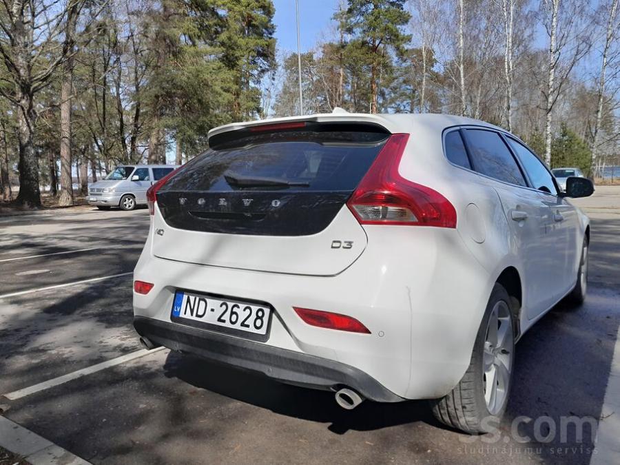 Balts Volvo V40 2012 Daugavpils, ar dzinēja tilpumu 2.00 L un nobraukumu 201 tūkst. km par 7300 €, foto 4 vietnē AUTOMOTO.COM.LV