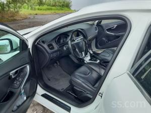 Balts Volvo V40 2012 Daugavpils, ar dzinēja tilpumu 2.00 L un nobraukumu 201 tūkst. km par 7300 €, foto 5 vietnē AUTOMOTO.COM.LV
