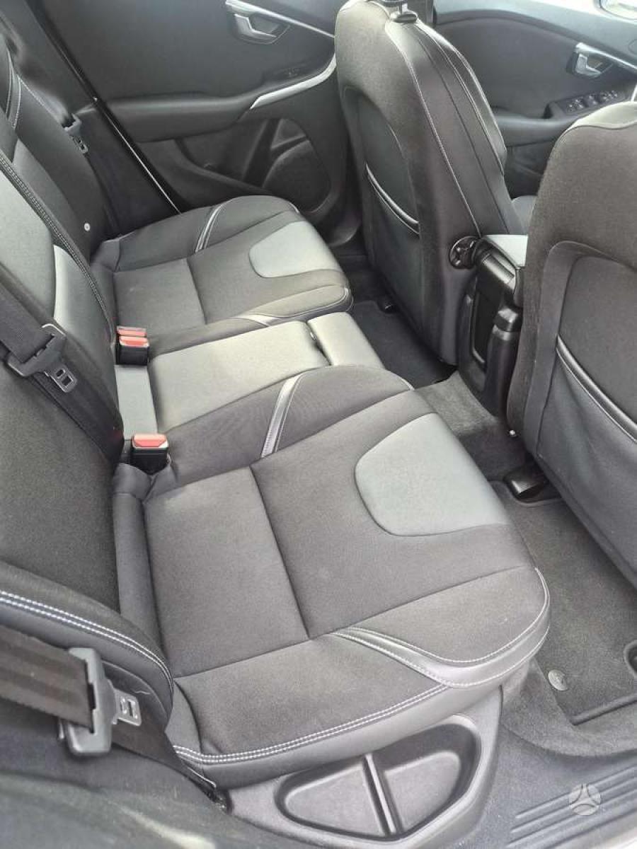 Balts Volvo V40 2012 Klaipėda, ar dzinēja tilpumu 1.56 L un nobraukumu 339 tūkst. km par 5500 €, foto 4 vietnē AUTOMOTO.COM.LV