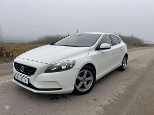 White Volvo V40 2013 in Kaunas, with an engine capacity of 1.56 L and mileage of 238 thousand km for 5350 €, photo  on AUTOMOTO.COM.LV