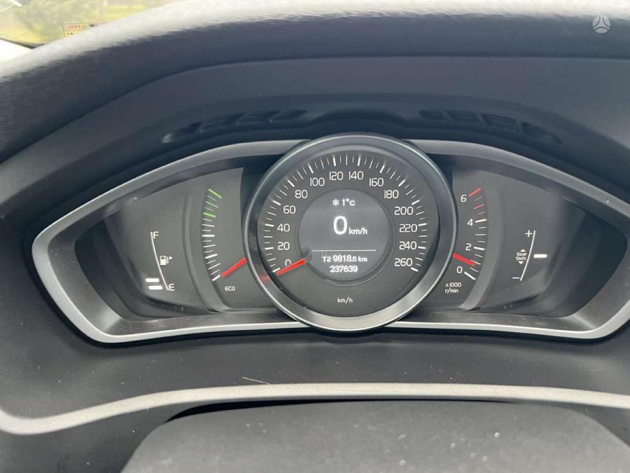 Balts Volvo V40 2013 Kauņa, ar dzinēja tilpumu 1.56 L un nobraukumu 238 tūkst. km par 5350 €, foto 22 vietnē AUTOMOTO.COM.LV