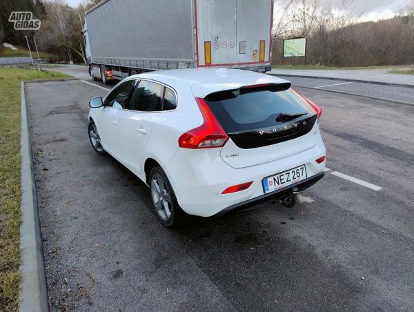 White Volvo V40 2013 in Ariogala, with an engine capacity of 1.60 L and mileage of 285 thousand km for 5800 €, photo 6 on AUTOMOTO.COM.LV