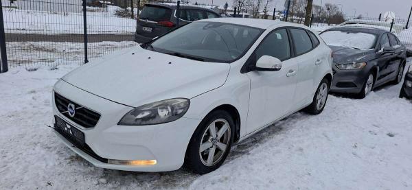 Balts Volvo V40 2013 Kauņa, ar dzinēja tilpumu 1.56 L un nobraukumu 177 tūkst. km par 5350 €, foto 1 vietnē AUTOMOTO.COM.LV