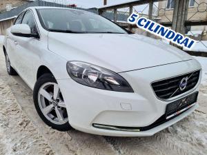White Volvo V40 2013 in Kaunas, with an engine capacity of 1.98 L and mileage of 279 thousand km for 5990 €, photo  on AUTOMOTO.COM.LV