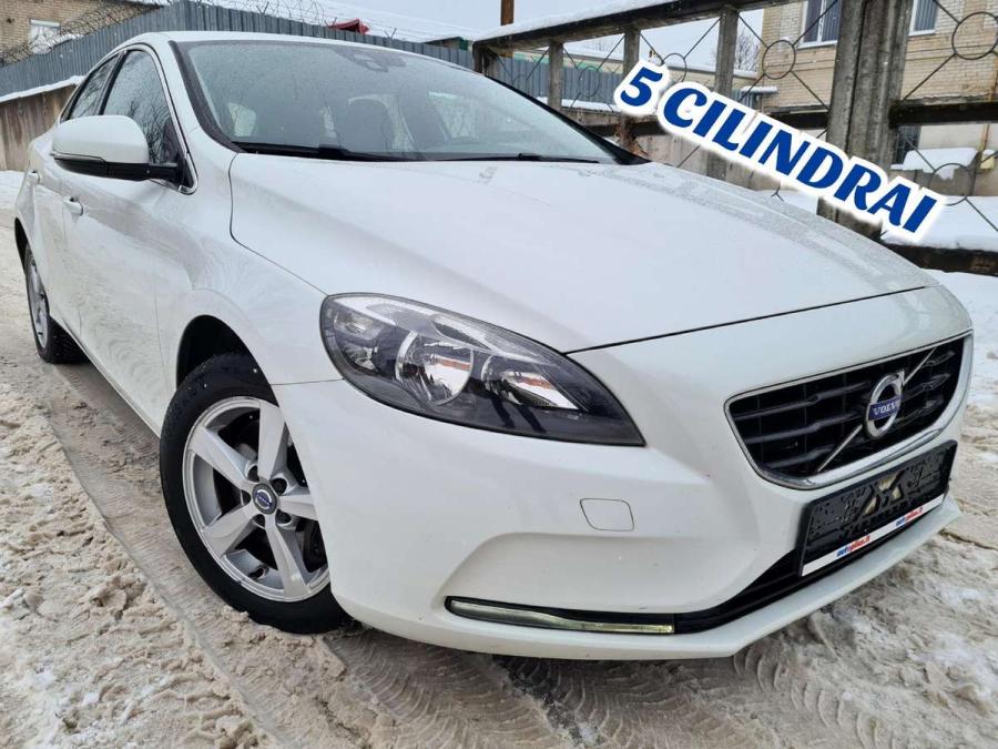 White Volvo V40 2013 in Kaunas, with an engine capacity of 1.98 L and mileage of 279 thousand km for 5990 €, photo 1 on AUTOMOTO.COM.LV