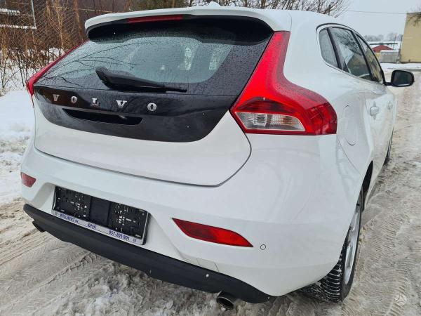 White Volvo V40 2013 in Kaunas, with an engine capacity of 1.98 L and mileage of 279 thousand km for 5990 €, photo 8 on AUTOMOTO.COM.LV