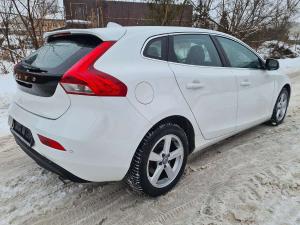 White Volvo V40 2013 in Kaunas, with an engine capacity of 1.98 L and mileage of 279 thousand km for 5990 €, photo 9 on AUTOMOTO.COM.LV
