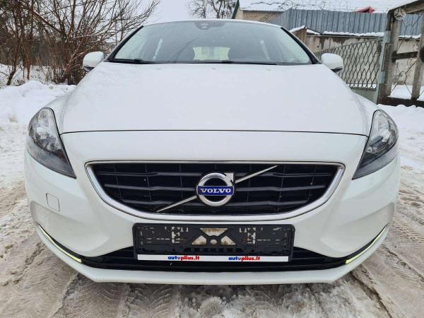 White Volvo V40 2013 in Kaunas, with an engine capacity of 1.98 L and mileage of 279 thousand km for 5990 €, photo 10 on AUTOMOTO.COM.LV