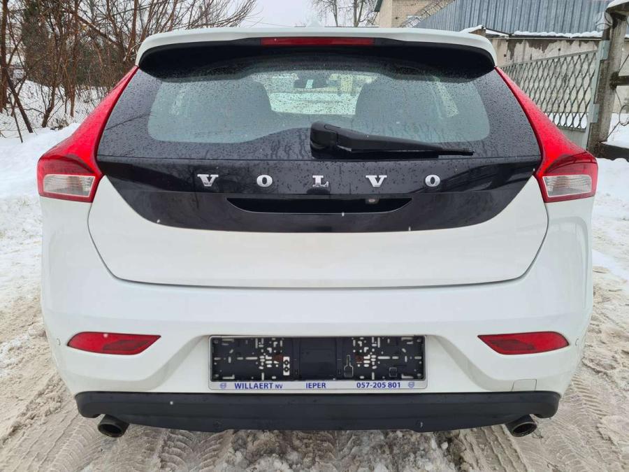White Volvo V40 2013 in Kaunas, with an engine capacity of 1.98 L and mileage of 279 thousand km for 5990 €, photo 11 on AUTOMOTO.COM.LV
