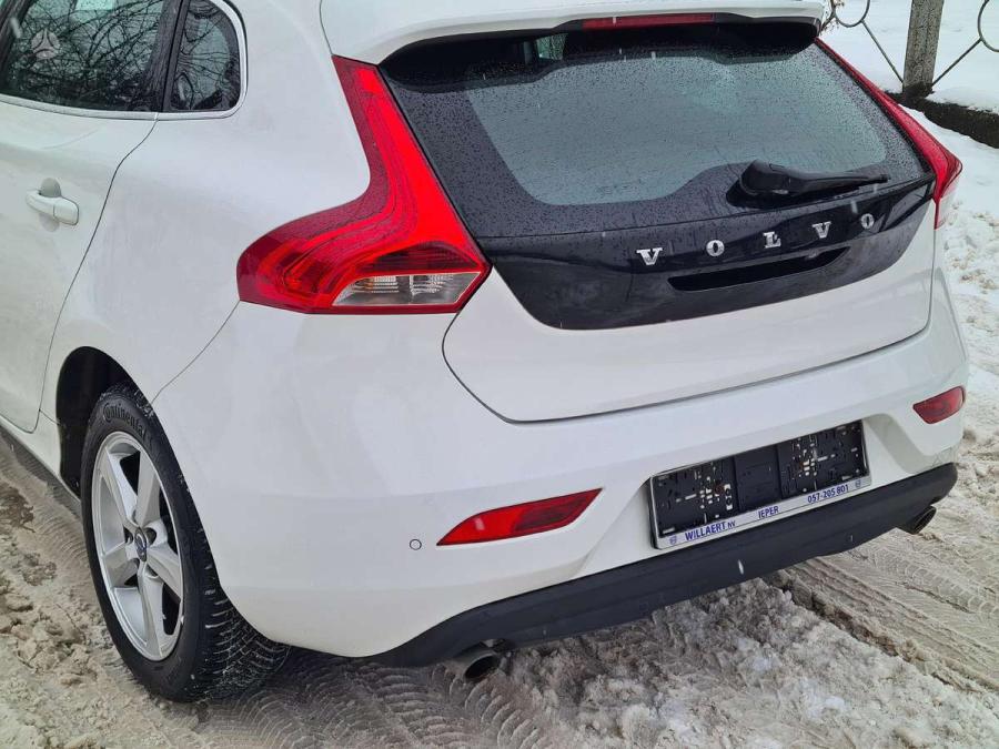 White Volvo V40 2013 in Kaunas, with an engine capacity of 1.98 L and mileage of 279 thousand km for 5990 €, photo 17 on AUTOMOTO.COM.LV