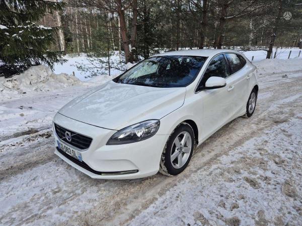 Balts Volvo V40 2013 Tauragė, ar dzinēja tilpumu 1.56 L un nobraukumu 251 tūkst. km par 5200 €, foto 1 vietnē AUTOMOTO.COM.LV