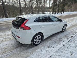 White Volvo V40 2013 in Taurage, with an engine capacity of 1.56 L and mileage of 251 thousand km for 5200 €, photo 4 on AUTOMOTO.COM.LV